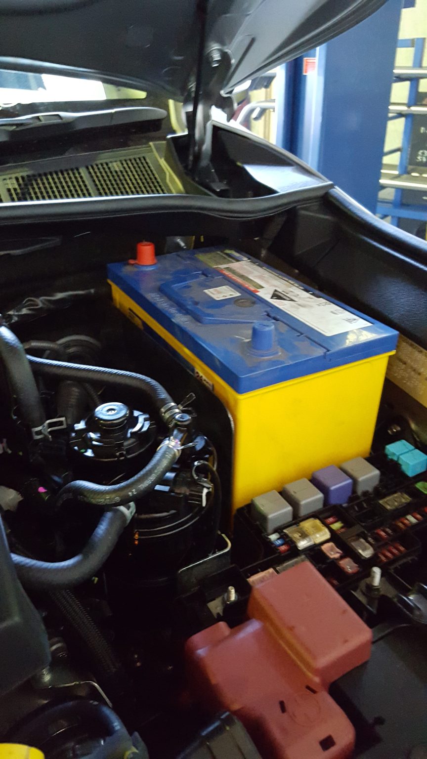 Battery tray Toyota Hilux & Fortuner (07/2015 on) - Everything 4x4 ...